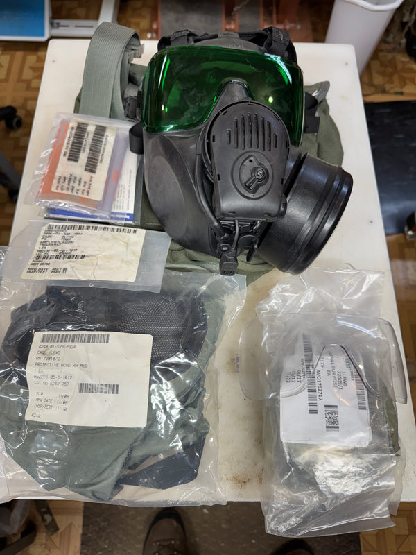 "NEW" AVON M53 U.S. MILITARY GAS MASK KIT SIZE RH MEDIUM - LockNWalkHarness